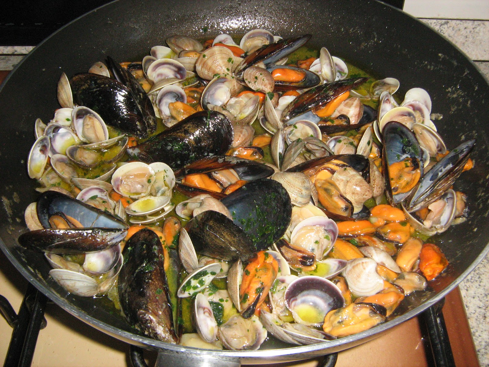 UOVA M O R E FANTASIA....: BAVETTE CON VONGOLE E COZZE (PEDOCI IN ...