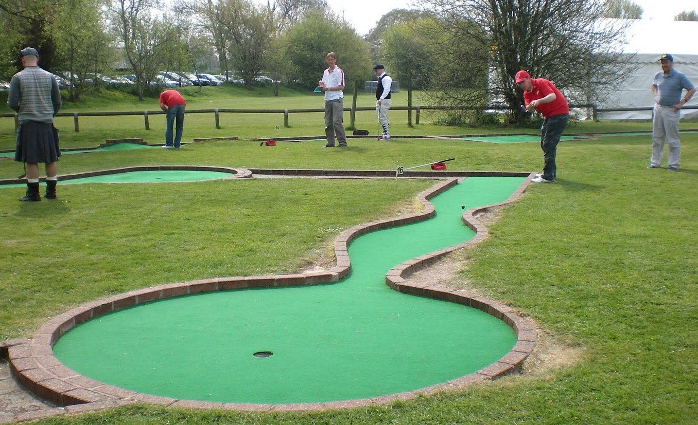 The Ham and Egger Files: Minigolf in Stratford-upon-Avon