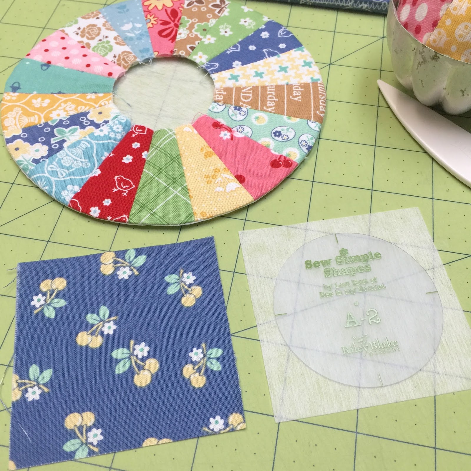 6" round Dresden Plate Tutorial using Sew Simple Shapes | Bee In My ...