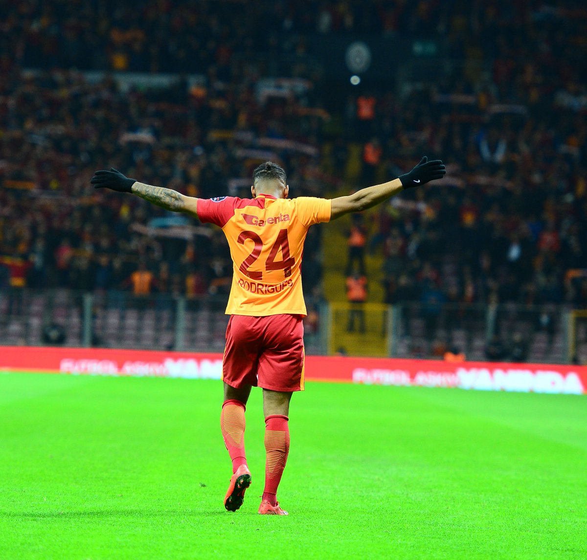 Garry Rodrigues'in farkı şu, işleyen bir hücum düzeni içinde yükseliyor ...