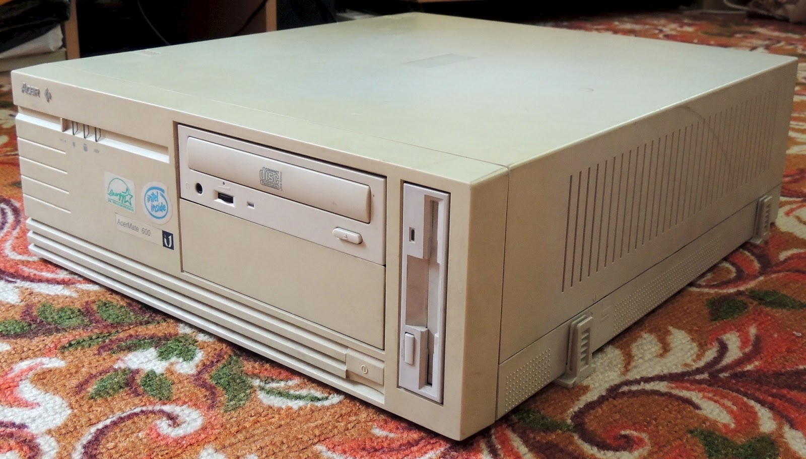 The Brassic Gamer: System Profile: Acer AcerMate 386SX/20N [Part One]