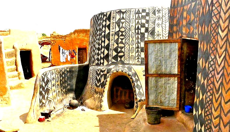 The Flying Tortoise: The Beautifully Decorated Mud Houses Of Tiebele ...