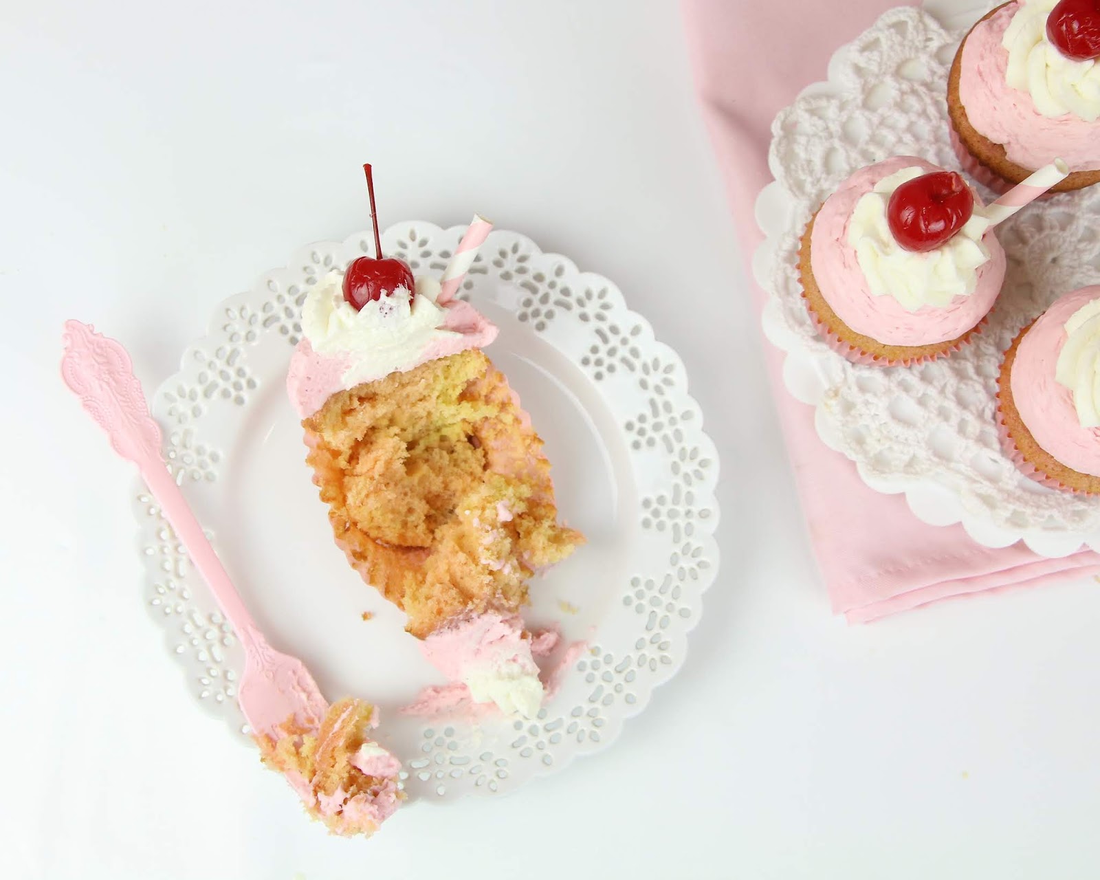 {VIDEO} Strawberry Milkshake Cupcakes - The Lindsay Ann