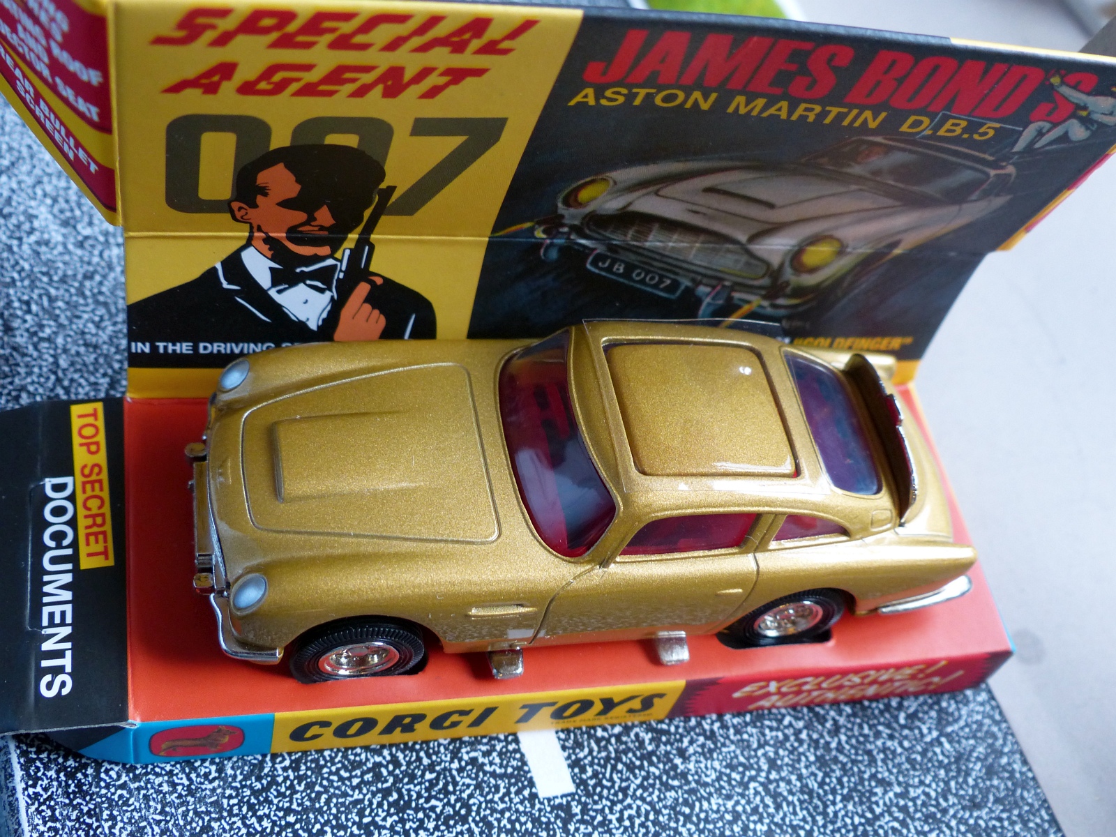 I LOVE CORGI TOYS: The Corgi 261 'reproduction': Bond neither shaken ...