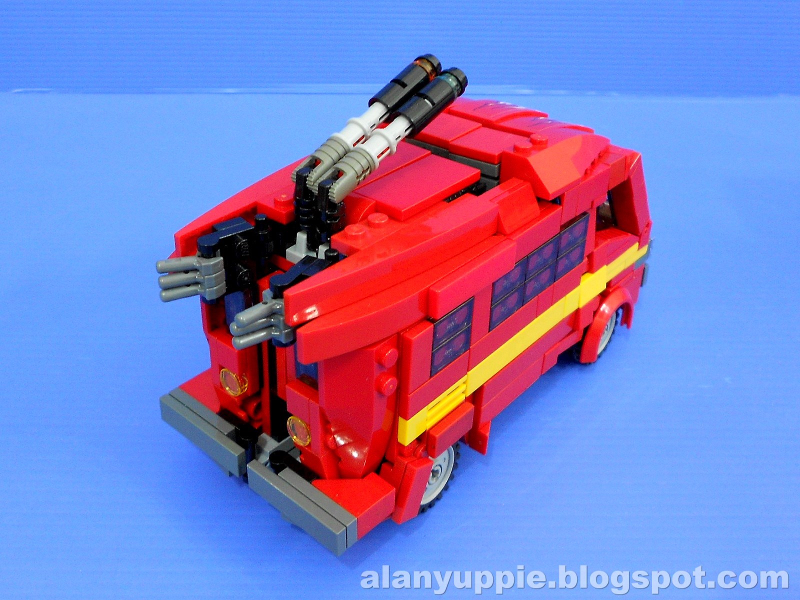 Alanyuppie's LEGO Transformers: LEGO Ironhide and Ratchet Part 1 ...