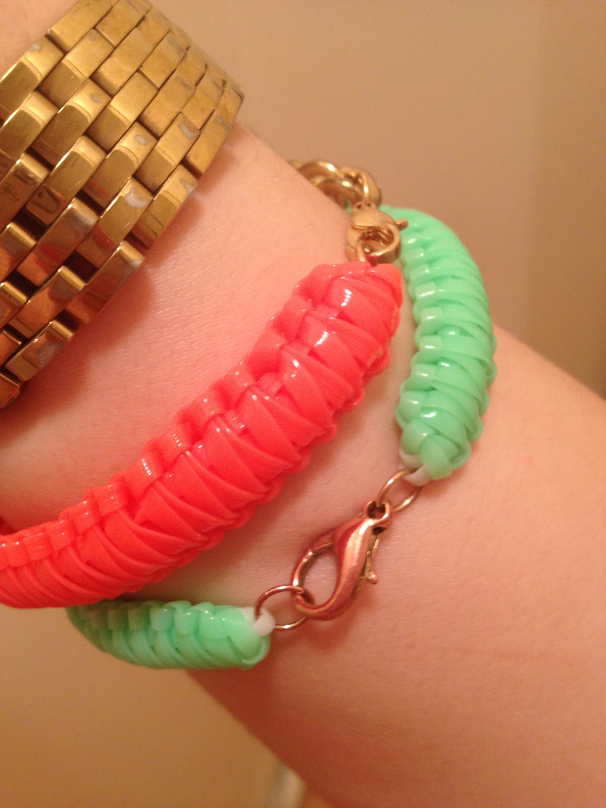 Cute and Necessary: DIY Plastic string bracelet.