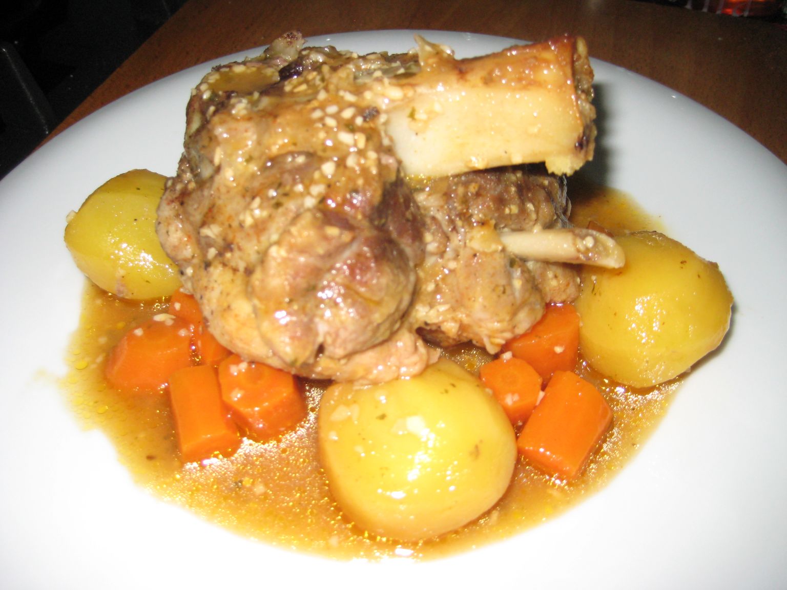 LAS RECETAS DE MAMA ROSA: Codillo de cerdo al horno y al ajo-limón