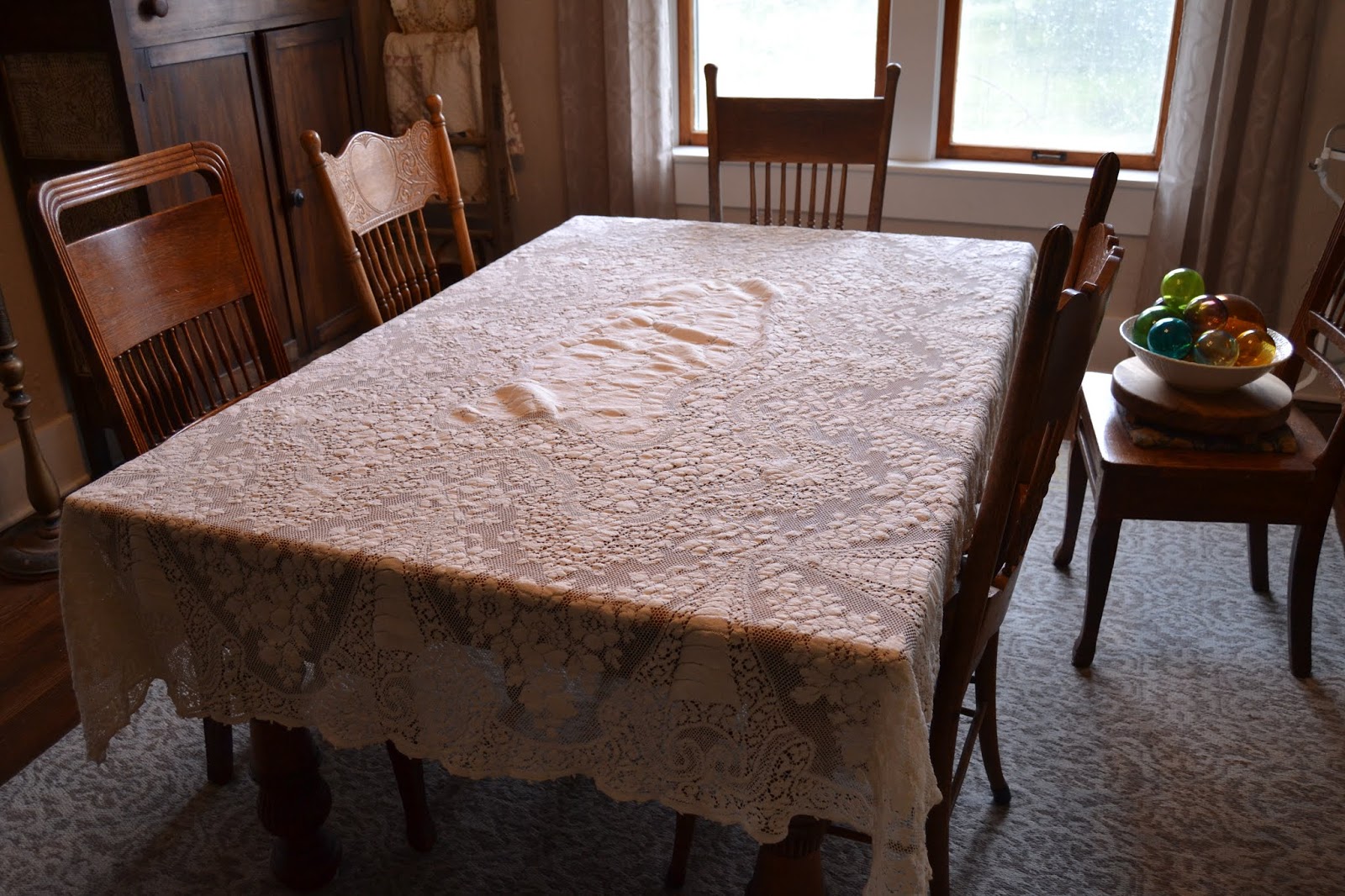 Saturdays Vintage Finds: Quaker Lace Tablelocth