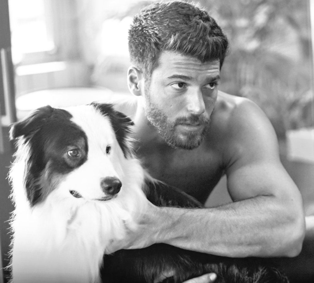 Can Yaman in an unpublished video on the set of Bay Yanlis with Tesla