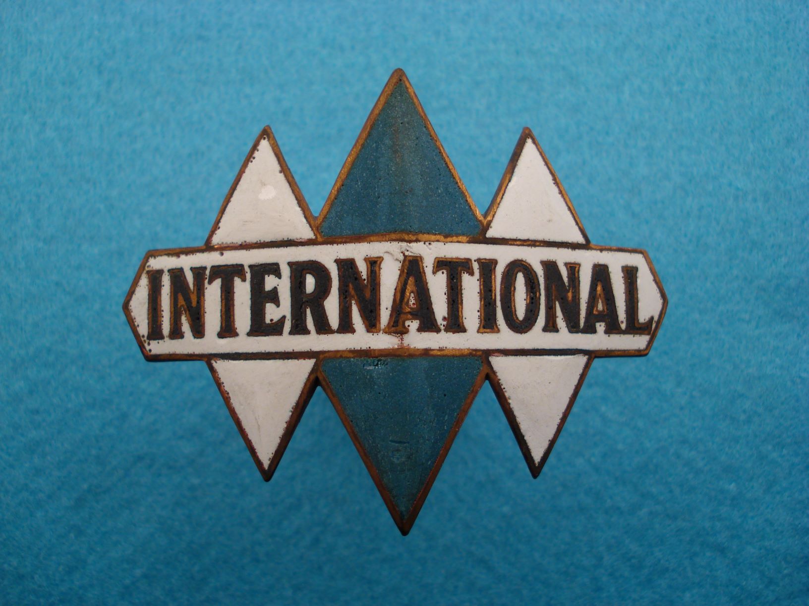 American Auto Emblems: INTERNATIONAL