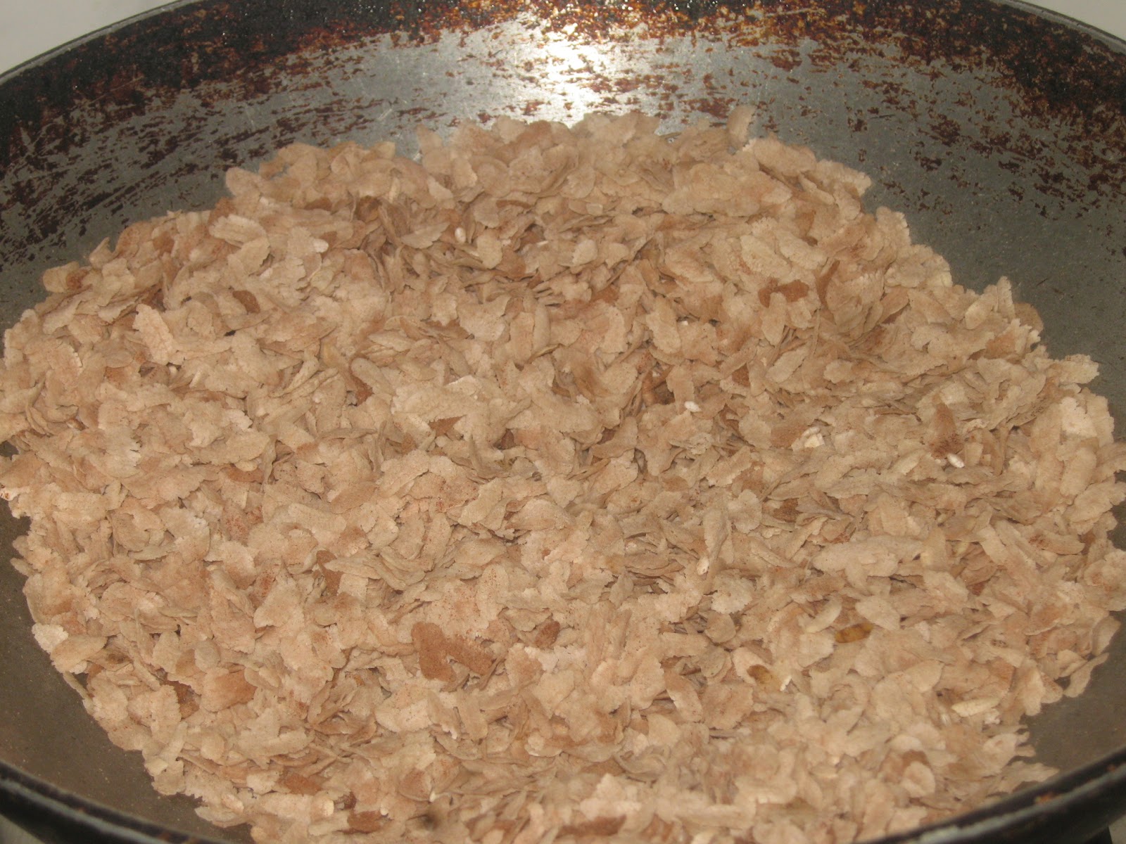 Vidhas Kitchen: HAND POUNDED AVAL / RICE FLAKES LADDU