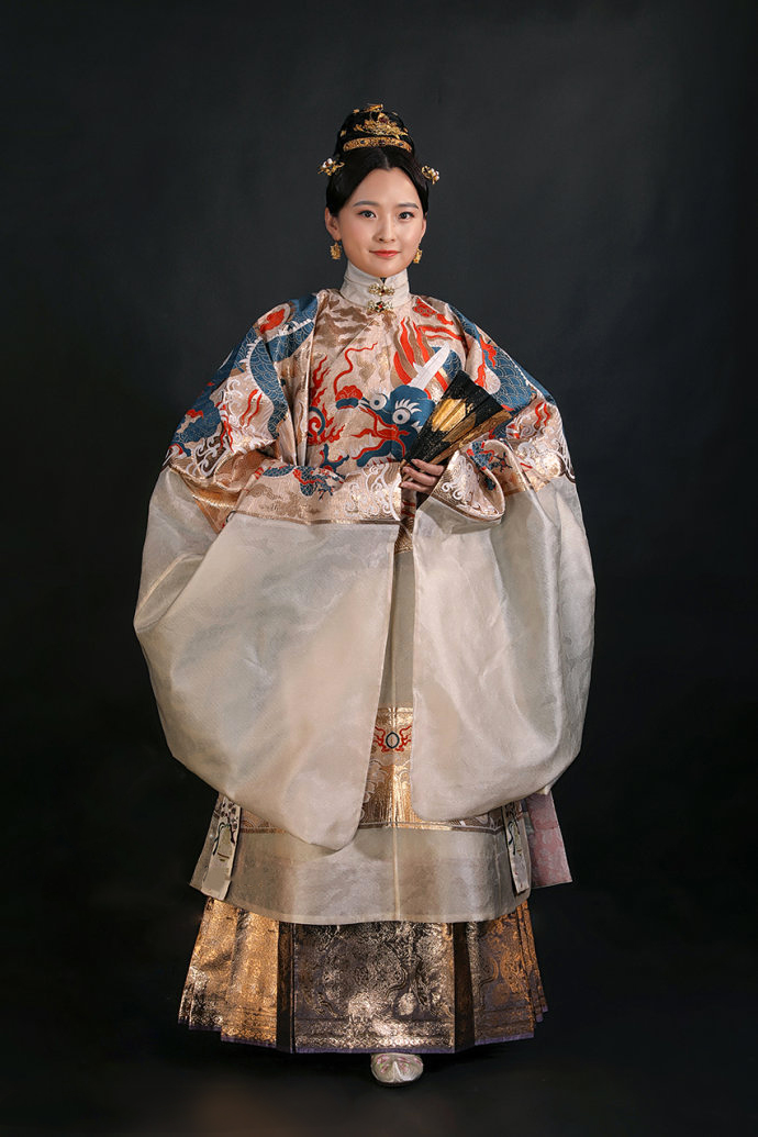 Ming Dynasty Lady's Robe 明牙白偏襟女袍