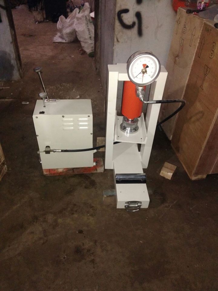 HYDRAULIC CONCRETE BEAM TESTING MACHINE - Cek Harga - Tantan Techindo