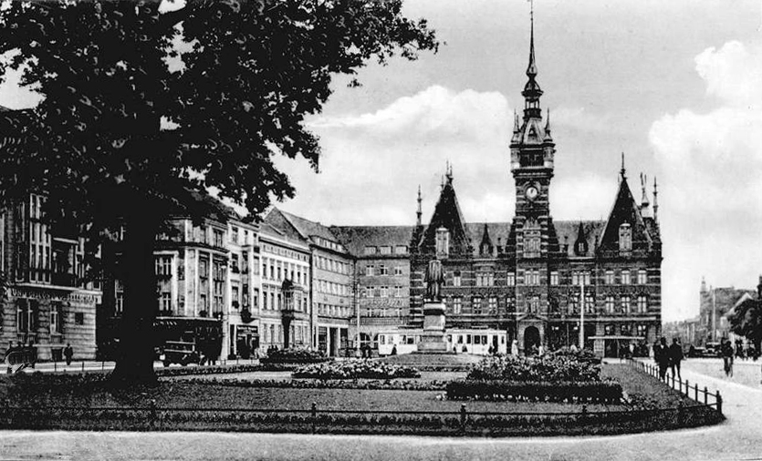 transpress nz: trams and boats in old Elbing, Poland