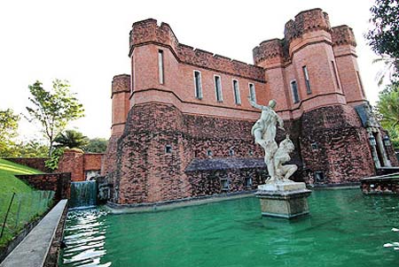 Você fala Português ou Brazilianês?: YES, WE HAVE CASTLES.