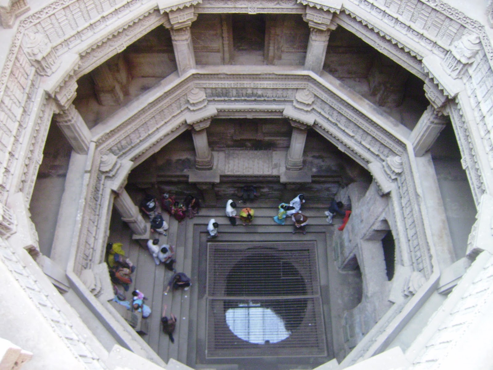 Adalaj, Ornamental step well and queen Roopha