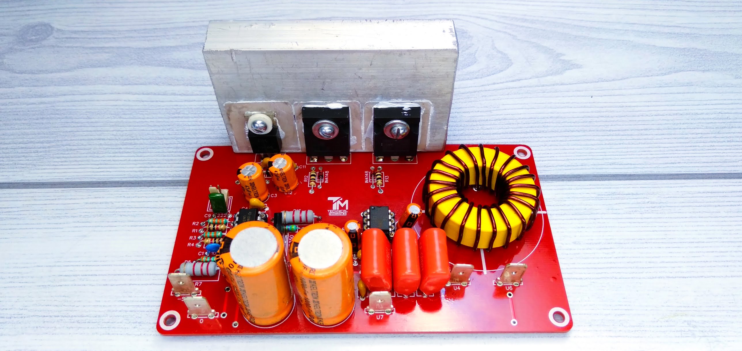 400 Watt Class D Amplifier. 400 Watt Class D Amplifier.