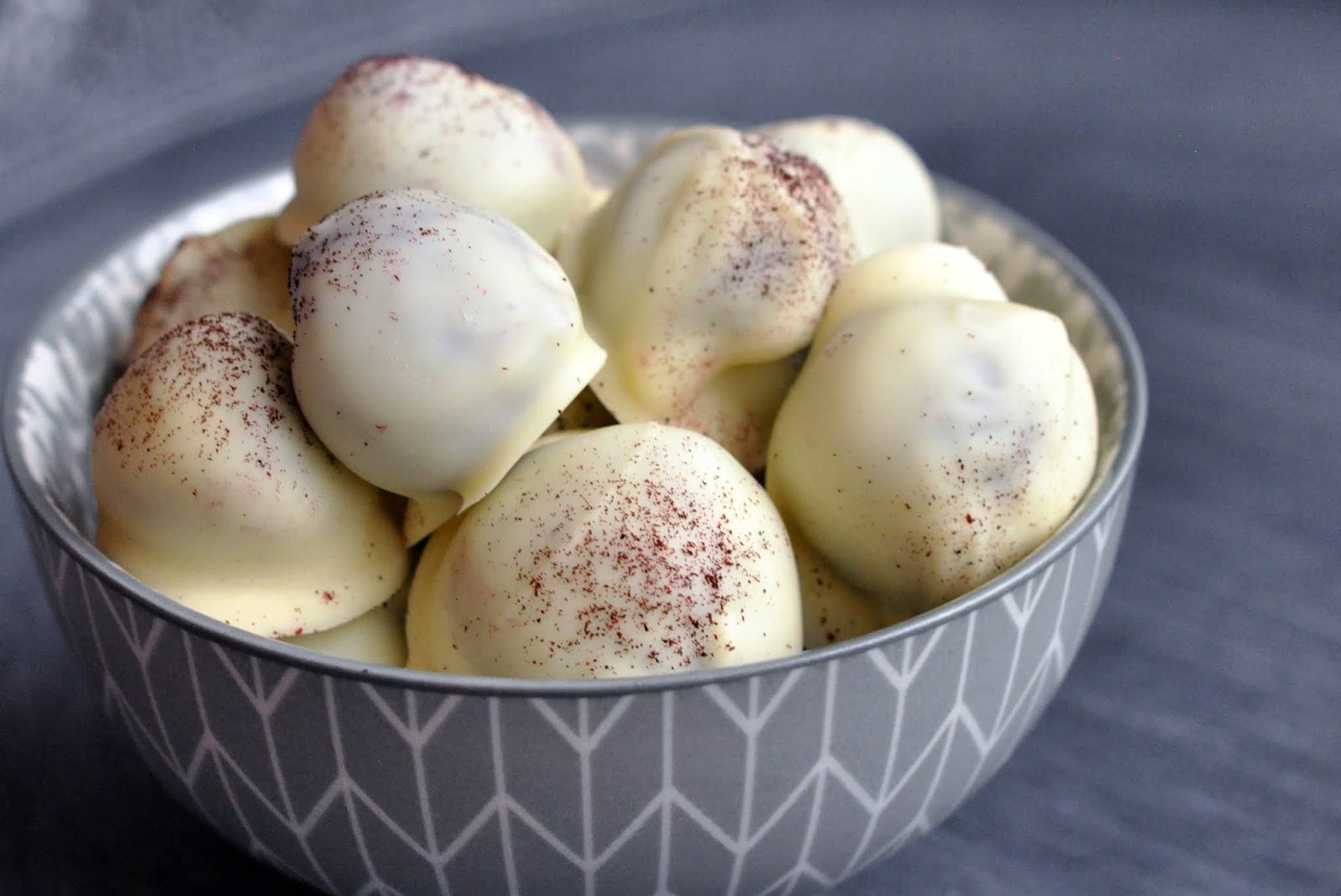 Whіtе Chосоlаtе Blueberry Trufflеѕ - BEST RECIPES