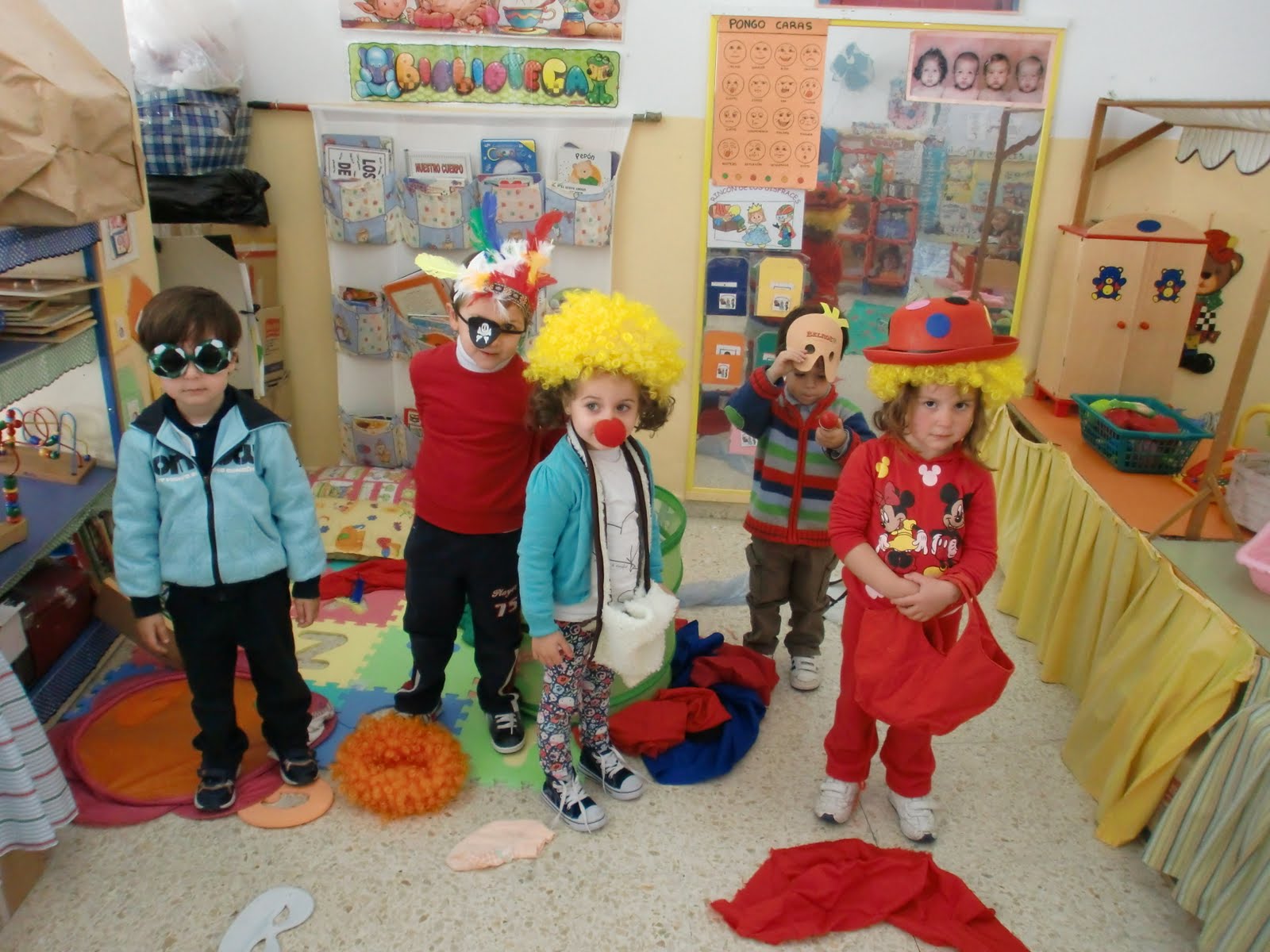 ILUSIONES DE COLORES: EL RINCÓN DEL DISFRAZ