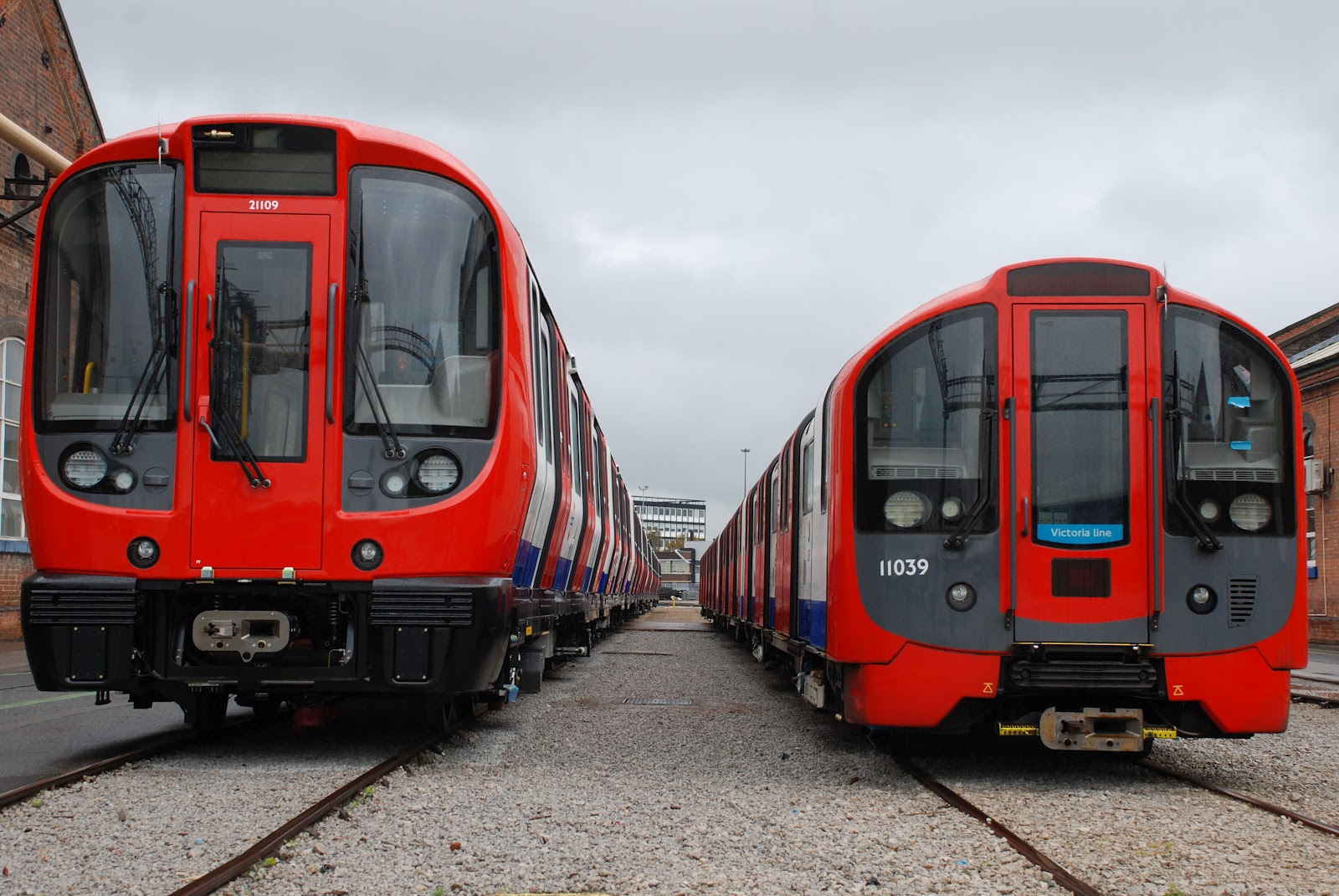 Why are the trains on the Metropolitan Line bigger than the ones on the ...