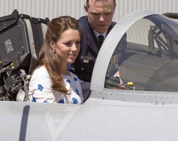 Kate Middleton Into Fighter Jet (PHOTOS)