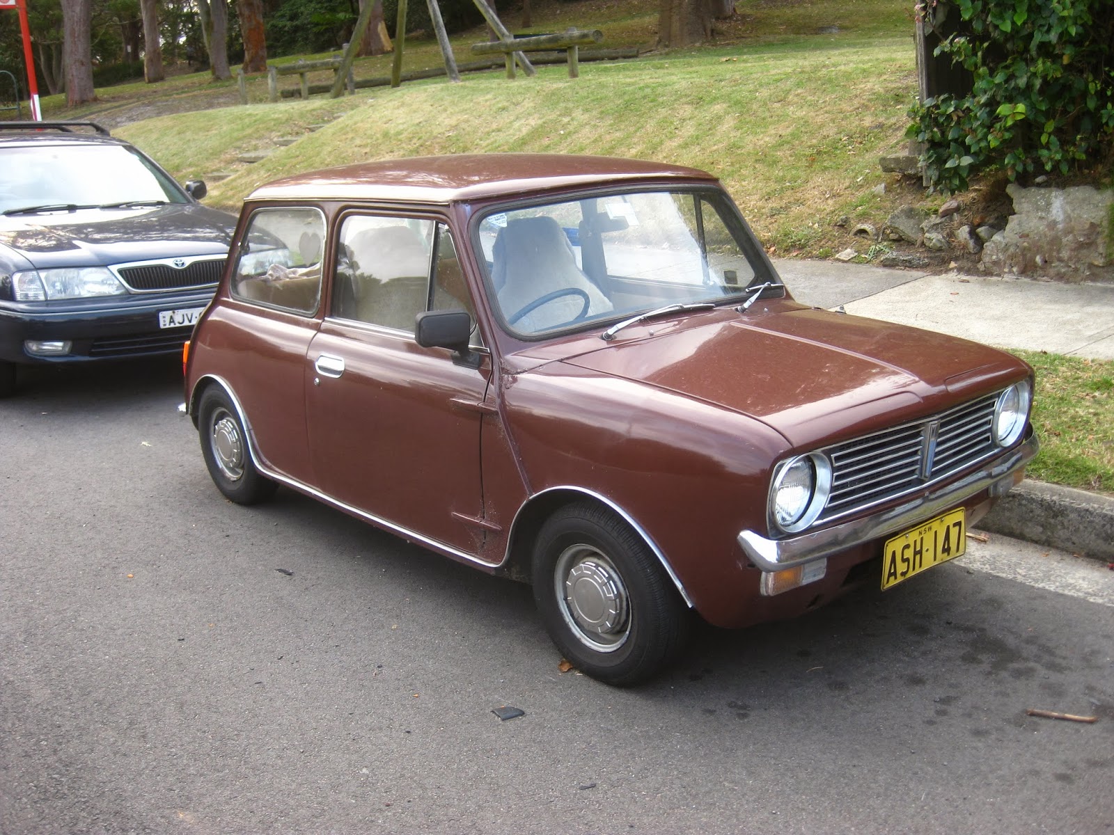 Aussie Old Parked Cars: 1977 Leyland Mini 1000