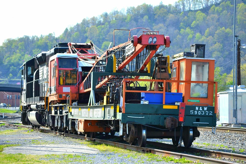 Industrial History: MoW: American Crane with Boom Car and Others