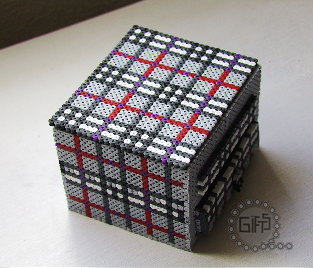 Hama gifts: Elena: Jewelery perler box
