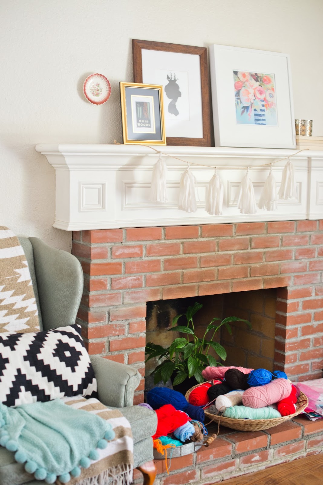 Domestic Fashionista: Girl's Craft Night: Yarn Art