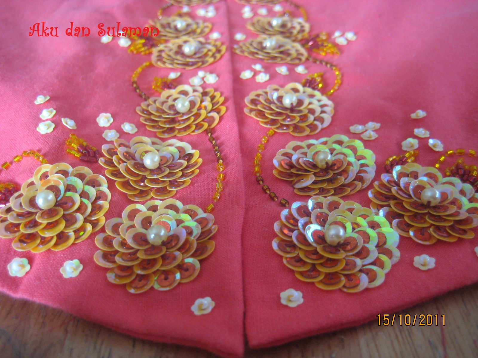 Aku dan Sulaman: Sulam Manik Labuci Kebaya