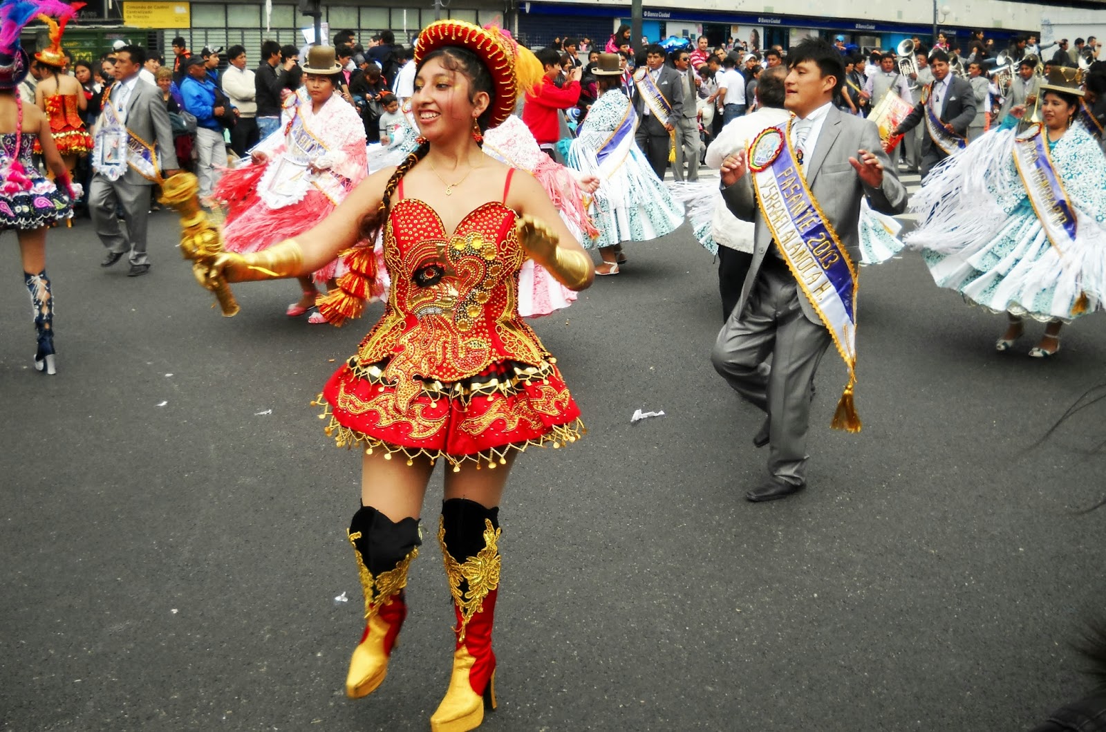 Festejo de la comunidad boliviana en el Día de la Diversidad Cultural ...