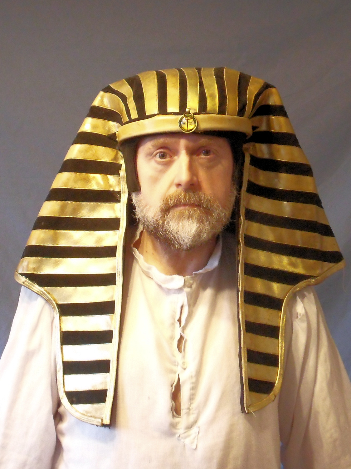 Richard in a Hat: Nemes