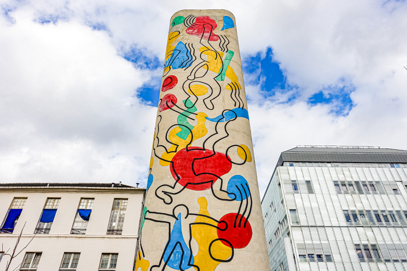 Paris : Tour Keith Haring, le totem pop art de l'Hôpital Necker Enfants ...