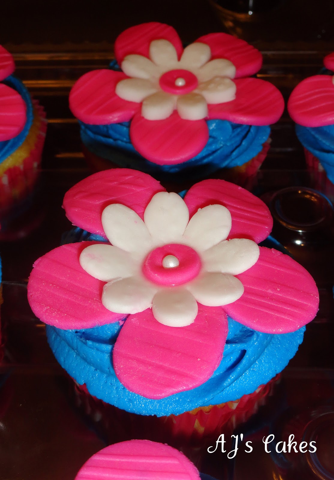 AJ's Cakes: Pink and Blue Cupcakes
