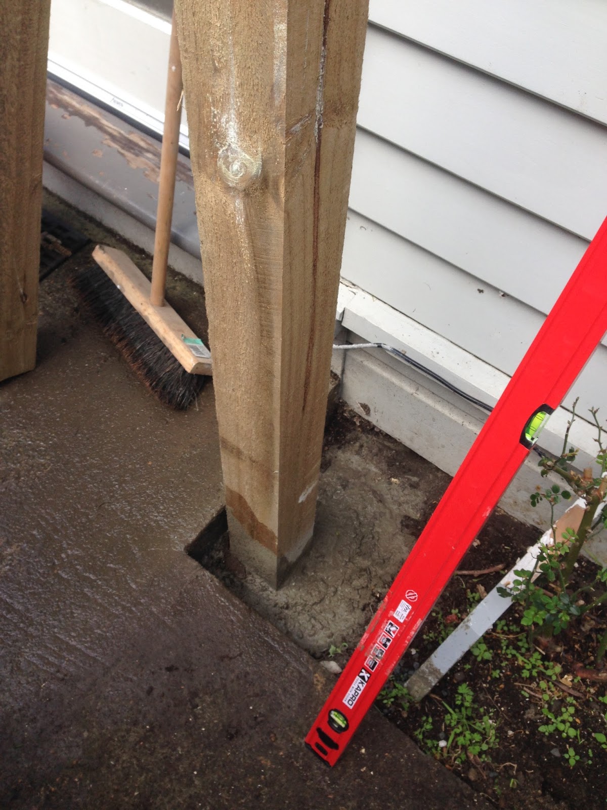 Mrs Cake: DIY - a finished side gate