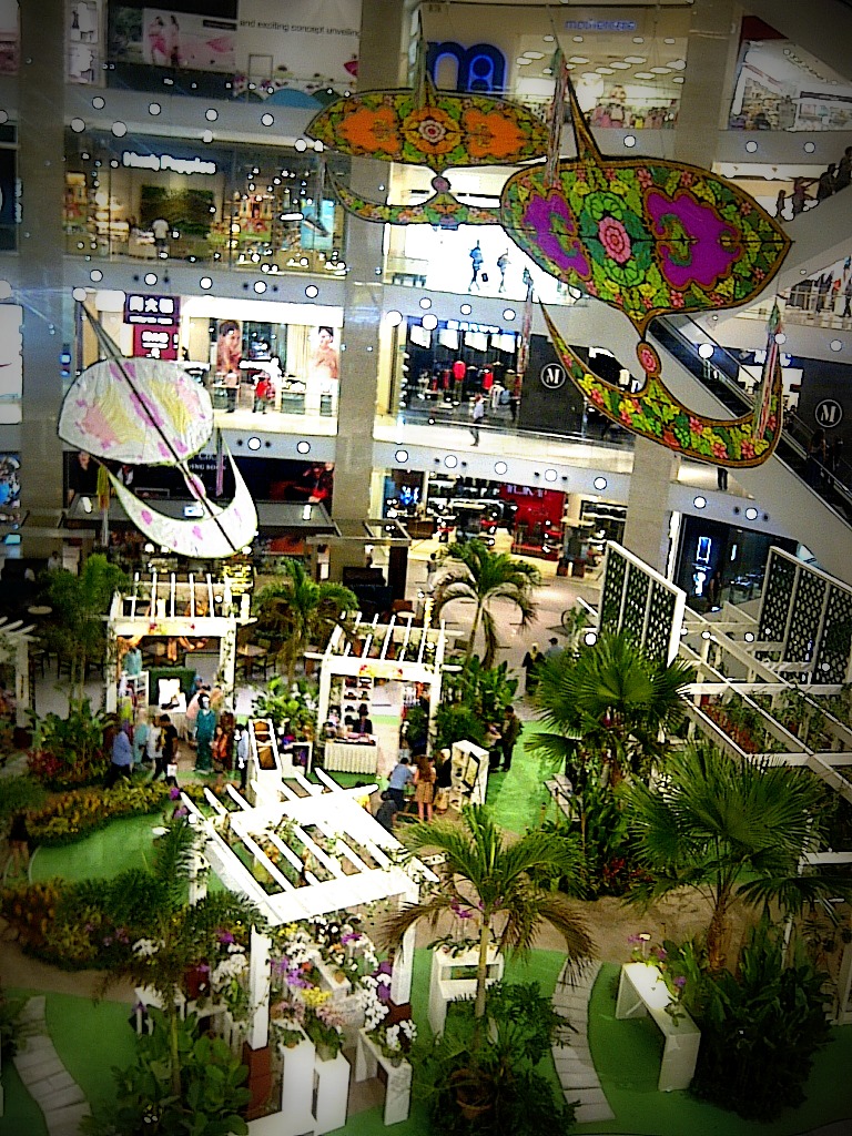 Izz Latif : Festive decoration in Pavilion for Raya (^_^)