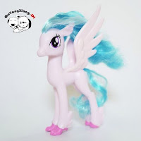 Equestria Daily - MLP Stuff!: Silverstream Brushable Figure Appears ...