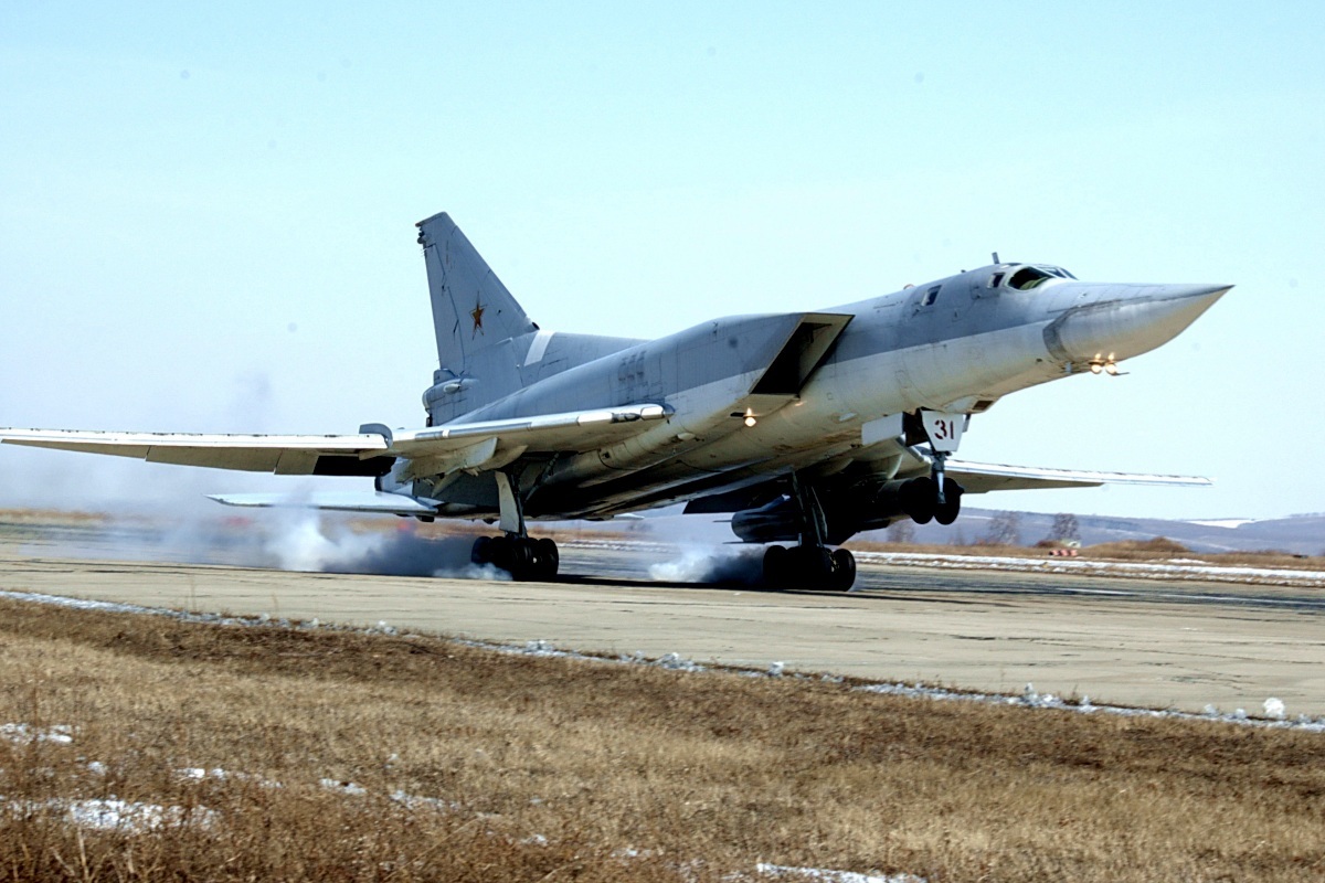 Tupolev Tu-22M Backfire, Pesawat Bomber Supersonik Buatan Era Uni ...