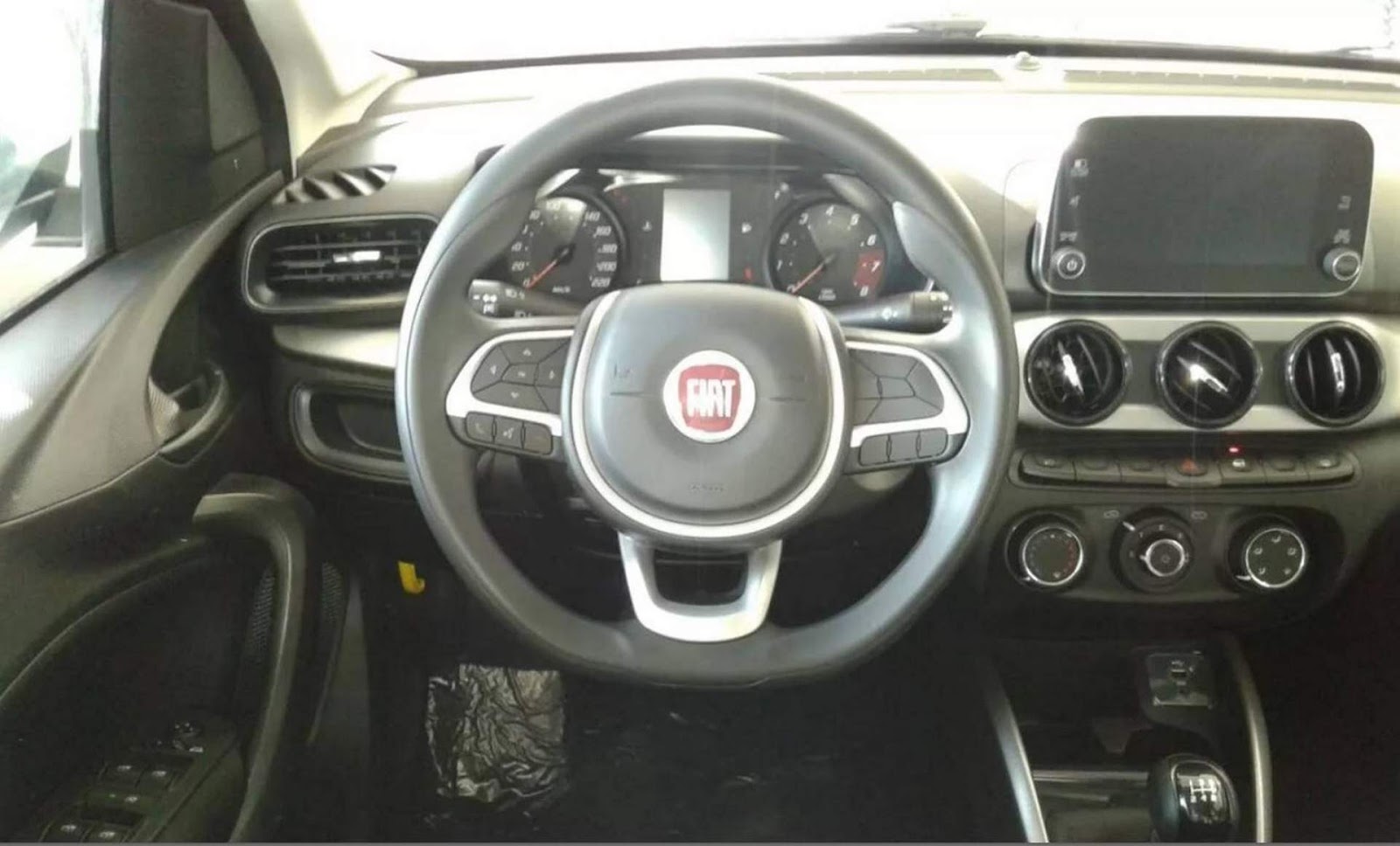 Fiat Cronos Drive 1.3 MT: fotos, especificações e preços