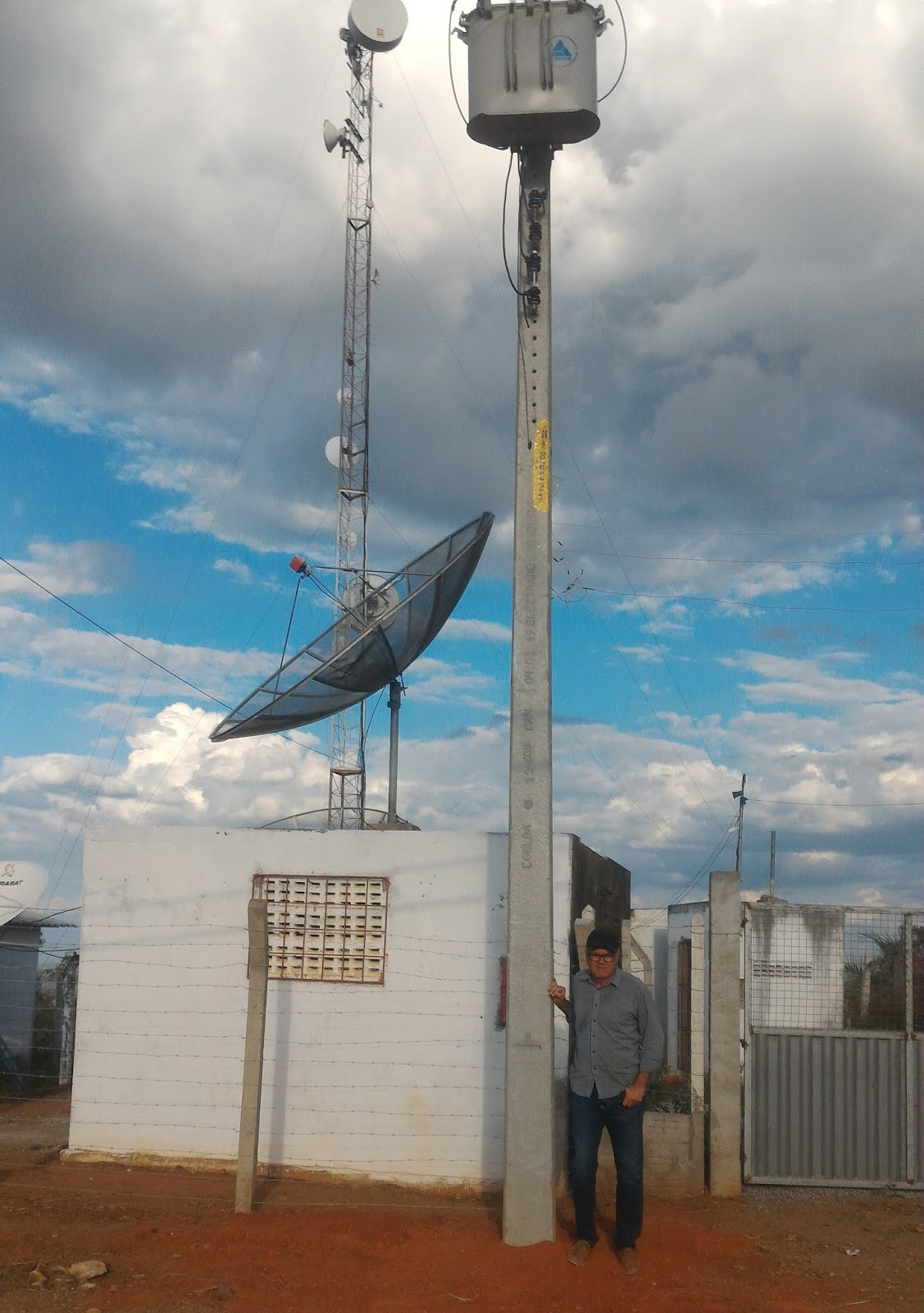 Coelba realiza obra para torre de telecomunicações, diz Roque da Luz