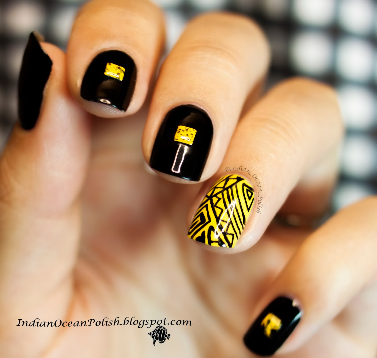 Simple Aztec Pattern Nails