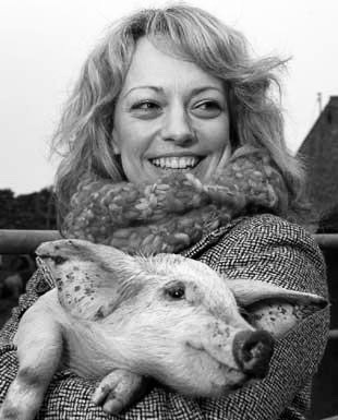 The Ha Archers: Hannah Brings On A Late Substitute