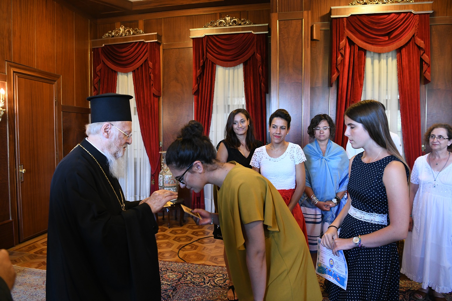 ΦΩΣ ΦΑΝΑΡΙΟΥ: Ο ΠΑΤΡΙΑΡΧΗΣ ΔΕΧΘΗΚΕ ΠΑΙΔΙΑ ΤΗΣ ΕΝΩΣΕΩΣ ΕΛΛΗΝΩΝ ΡΟΥΜΑΝΙΑΣ ...