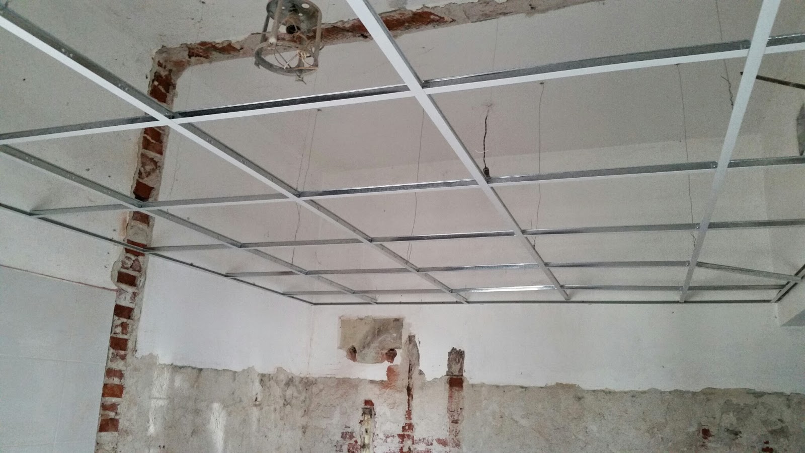 Cielorrasos en PVC - Uruguay: Colocación de Cielo Raso Desmontable con ...