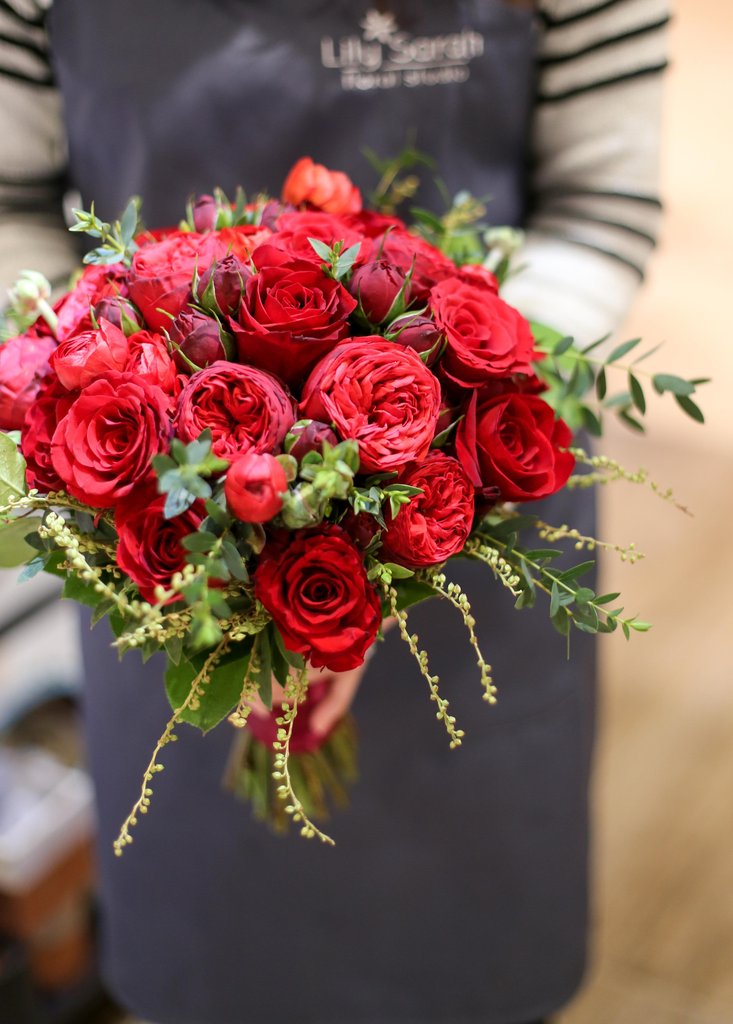 Red Garden Rose Bouquet - Livingroom Sets