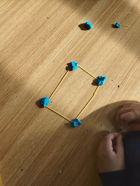 Senior Infants: Making 2D Shapes