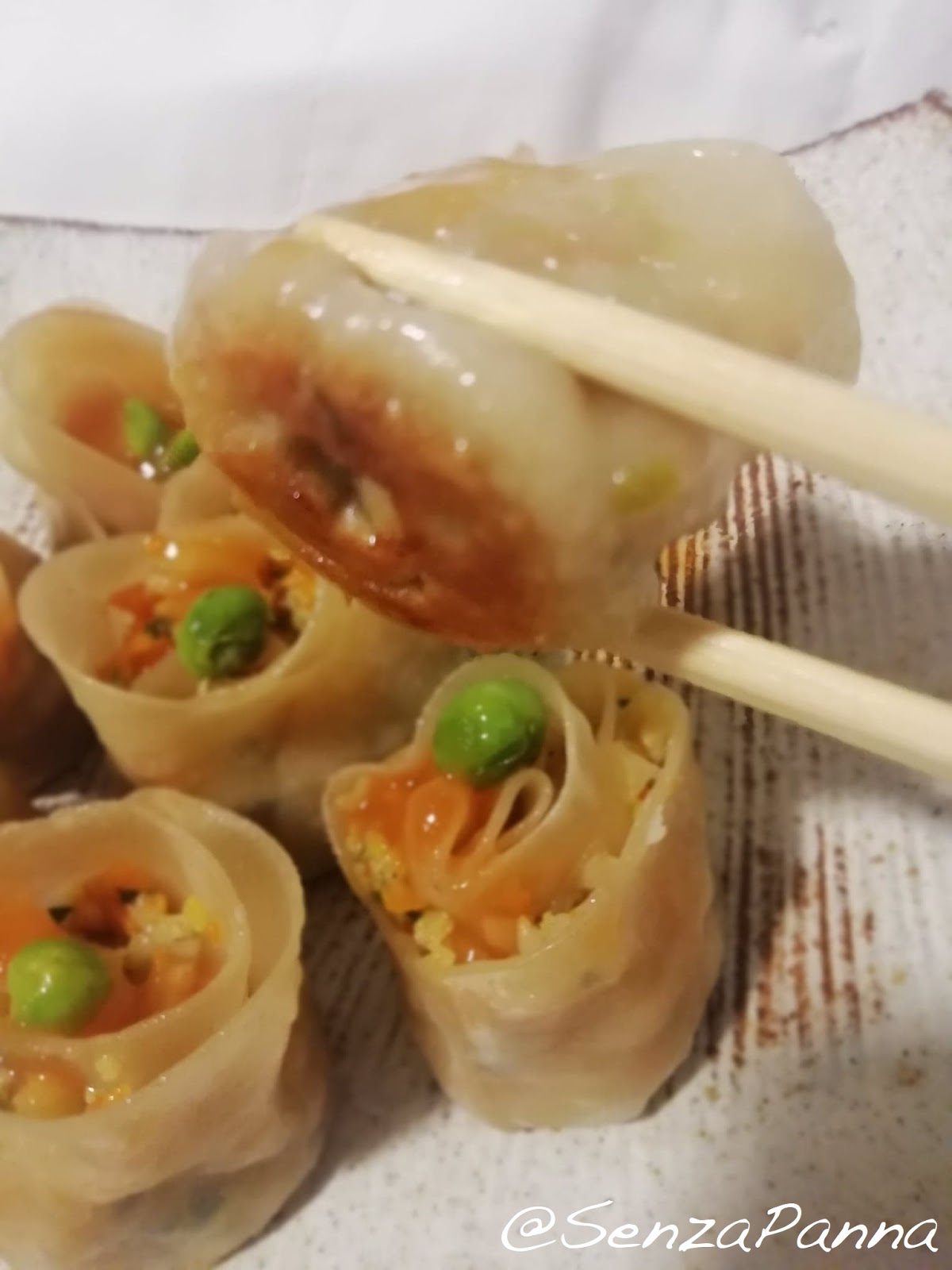 SenzaPanna: Rose Gyoza vegetariani. La ricetta del lunedì.