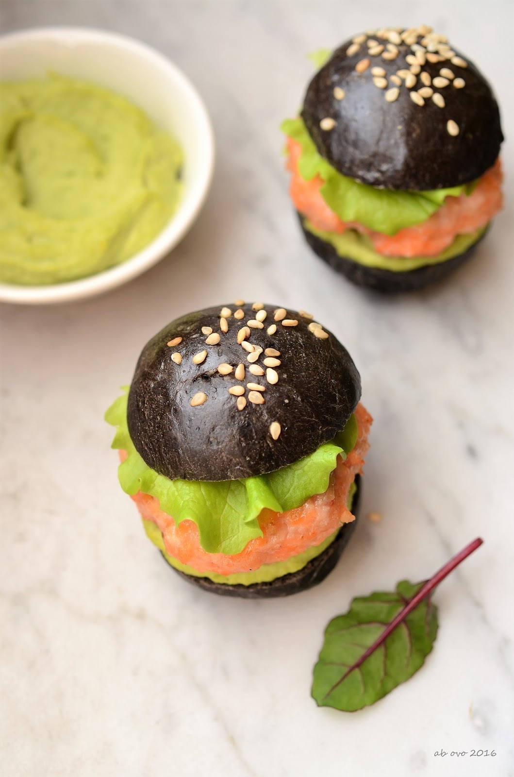 Ab oVo. Blog di ricette: Mini burger di salmone con buns al nero di ...