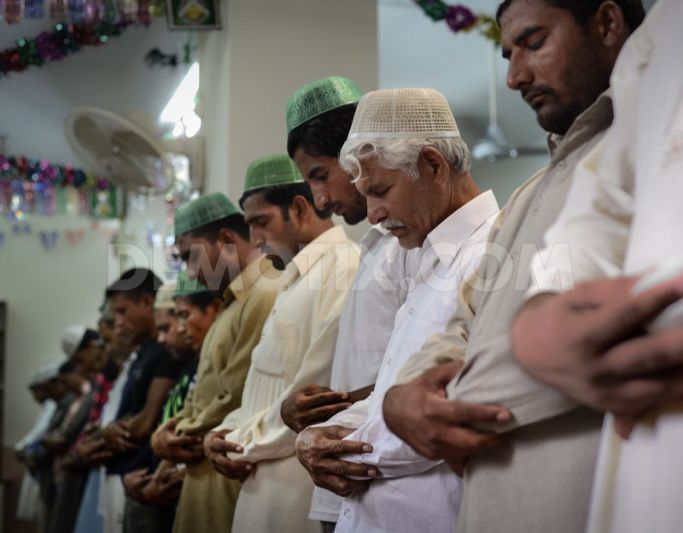 The Imam of the Pakistani community leads Friday prayers in Athens ...