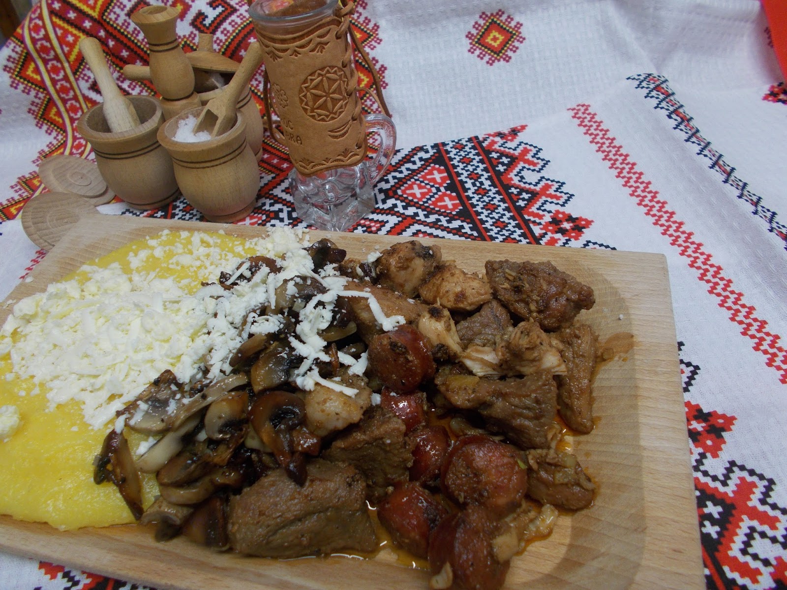 Parada lunii noiembrie "Traditie si gastronomie romaneasca"